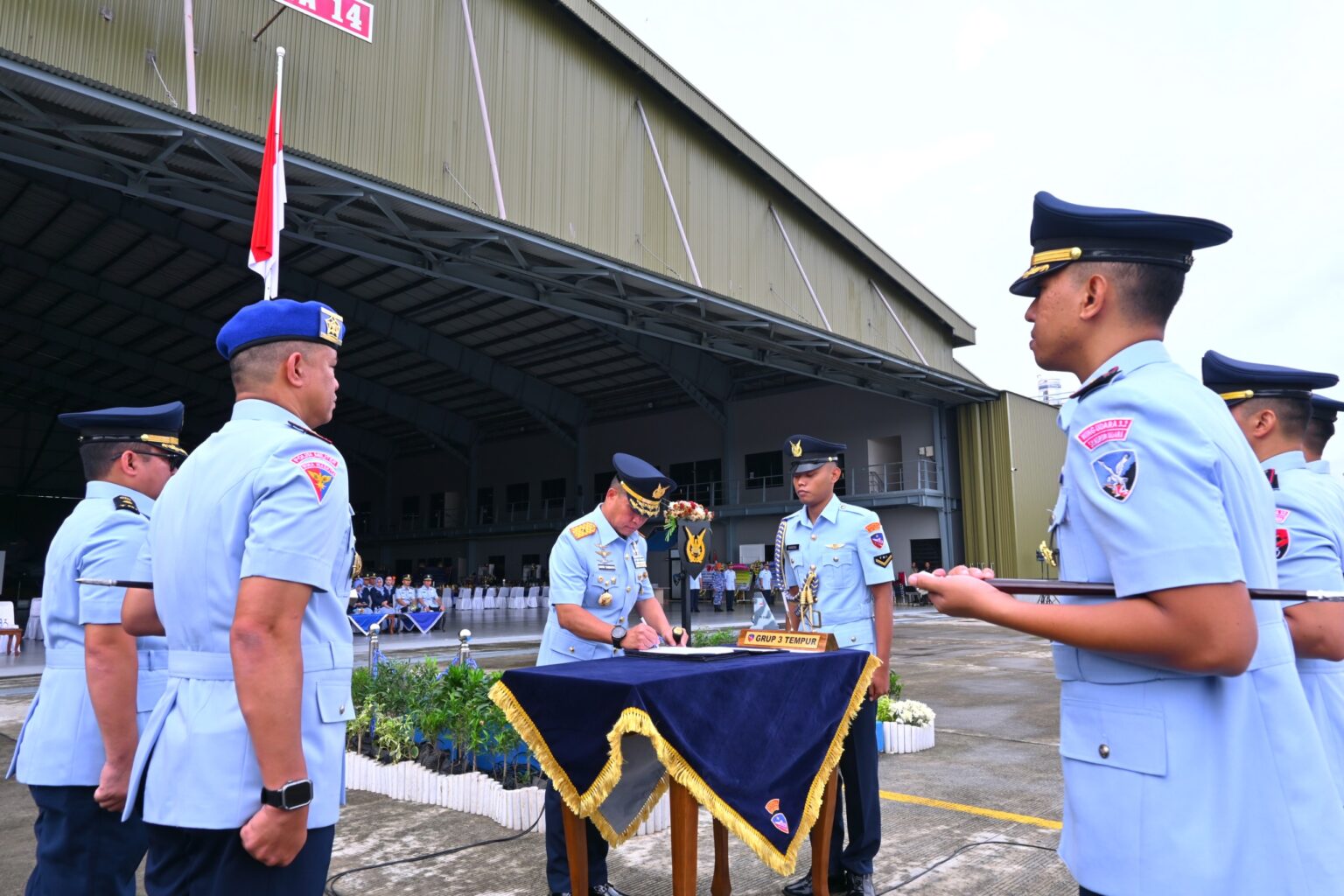 DANLANUD ISWAHJUDI HADIRI SERTIJAB DANSKADRON UDARA 3 DAN DANSKADRON ...